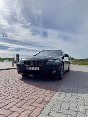 Melns BMW 530 2011 Klaipėda, ar dzinēja tilpumu 3.00 L un nobraukumu 392 tūkst. km par 8000 €, foto  vietnē AUTOMOTO.COM.LV
