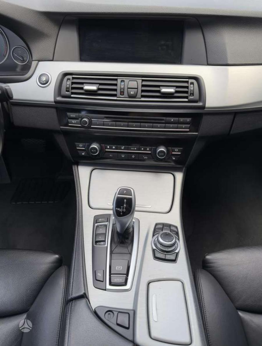 Melns BMW 530 2011 Klaipėda, ar dzinēja tilpumu 3.00 L un nobraukumu 392 tūkst. km par 8000 €, foto 12 vietnē AUTOMOTO.COM.LV