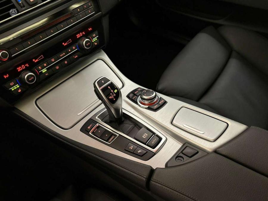 Black BMW 530 2011 in Marijampole, with an engine capacity of 2.99 L and mileage of 271 thousand km for 9850 €, photo 4 on AUTOMOTO.COM.LV