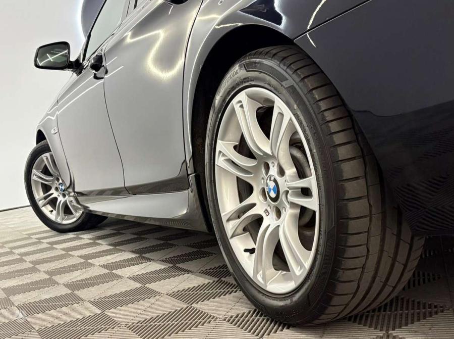 Black BMW 530 2011 in Marijampole, with an engine capacity of 2.99 L and mileage of 271 thousand km for 9850 €, photo 10 on AUTOMOTO.COM.LV
