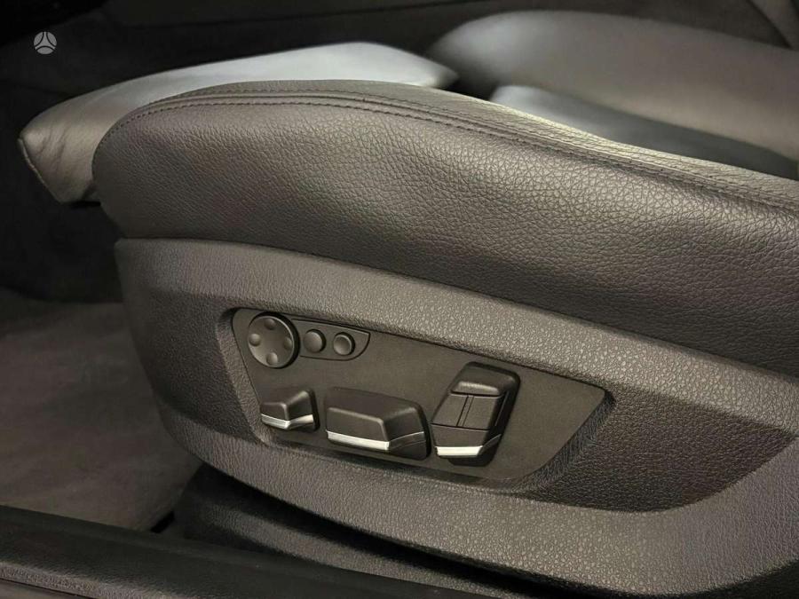 Black BMW 530 2011 in Marijampole, with an engine capacity of 2.99 L and mileage of 271 thousand km for 9850 €, photo 16 on AUTOMOTO.COM.LV