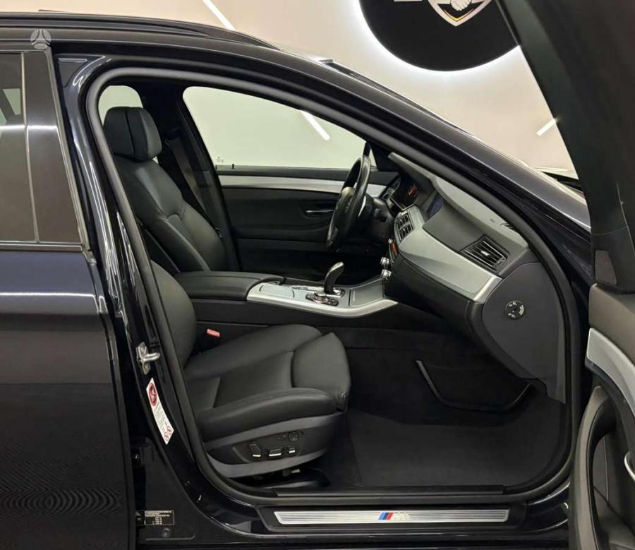 Black BMW 530 2011 in Marijampole, with an engine capacity of 2.99 L and mileage of 271 thousand km for 9850 €, photo 26 on AUTOMOTO.COM.LV