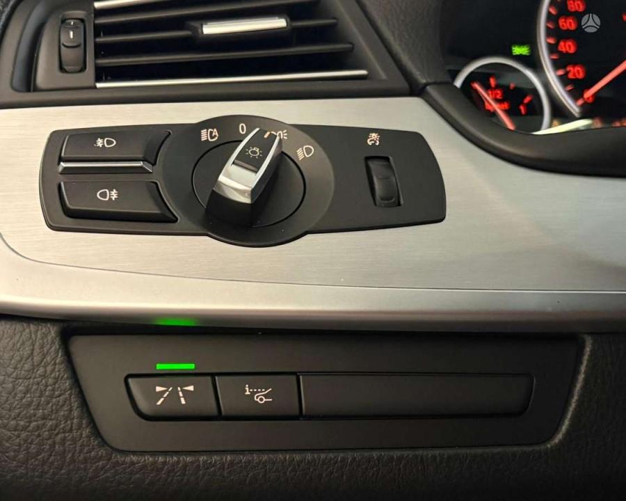 Black BMW 530 2011 in Marijampole, with an engine capacity of 2.99 L and mileage of 271 thousand km for 9850 €, photo 28 on AUTOMOTO.COM.LV