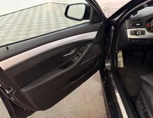 Black BMW 530 2011 in Marijampole, with an engine capacity of 2.99 L and mileage of 271 thousand km for 9850 €, photo 33 on AUTOMOTO.COM.LV