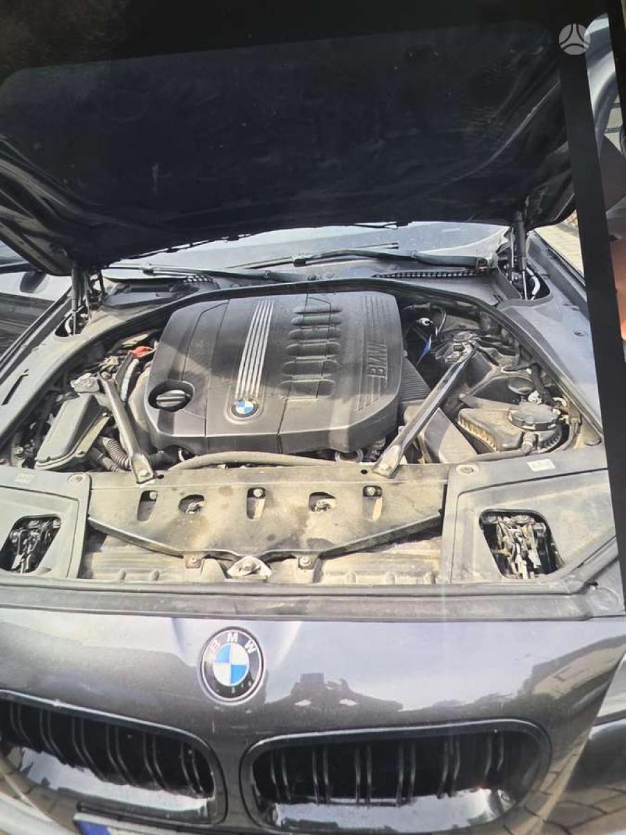 Black BMW 530 2011 in Druskininkai, with an engine capacity of 2.99 L and mileage of 301 thousand km for 7300 €, photo 3 on AUTOMOTO.COM.LV