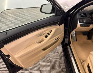 Black BMW 530 2011 in Marijampole, with an engine capacity of 2.99 L and mileage of 272 thousand km for 10850 €, photo 9 on AUTOMOTO.COM.LV