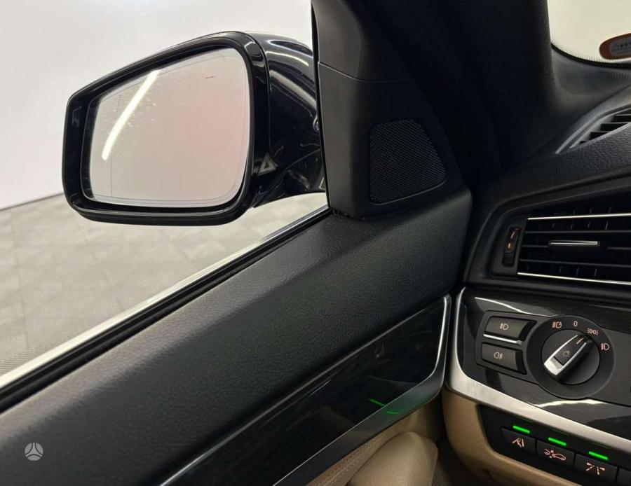 Black BMW 530 2011 in Marijampole, with an engine capacity of 2.99 L and mileage of 272 thousand km for 10850 €, photo 11 on AUTOMOTO.COM.LV