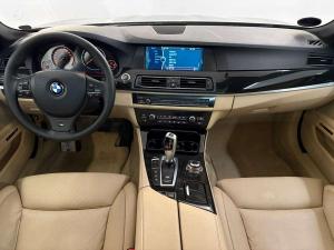 Black BMW 530 2011 in Marijampole, with an engine capacity of 2.99 L and mileage of 272 thousand km for 10850 €, photo 19 on AUTOMOTO.COM.LV
