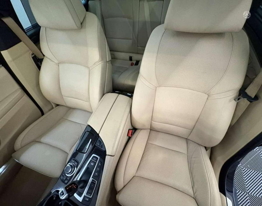 Black BMW 530 2011 in Marijampole, with an engine capacity of 2.99 L and mileage of 272 thousand km for 10850 €, photo 20 on AUTOMOTO.COM.LV