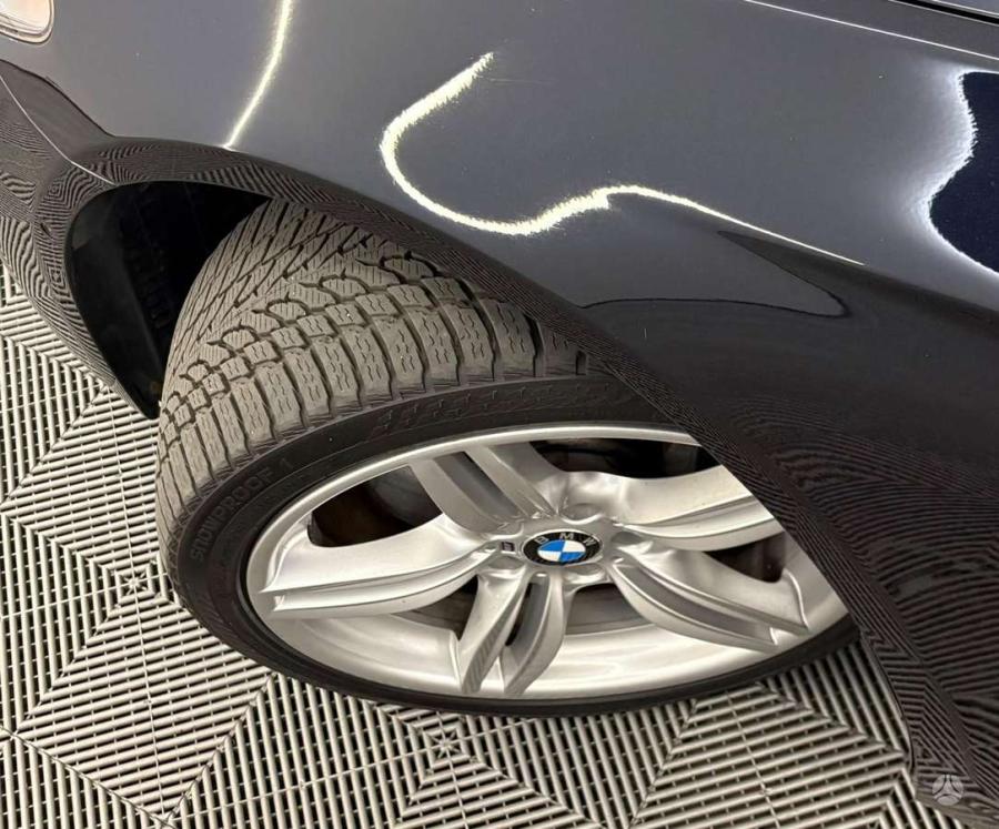 Black BMW 530 2011 in Marijampole, with an engine capacity of 2.99 L and mileage of 272 thousand km for 10850 €, photo 39 on AUTOMOTO.COM.LV