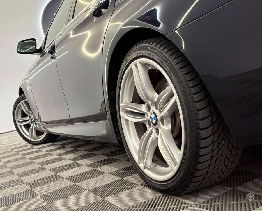 Black BMW 530 2011 in Marijampole, with an engine capacity of 2.99 L and mileage of 272 thousand km for 10850 €, photo 40 on AUTOMOTO.COM.LV