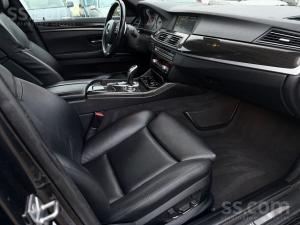 Melns BMW 530 2011 Ogre, ar dzinēja tilpumu 3.00 L un nobraukumu 287 tūkst. km par 9850 €, foto 15 vietnē AUTOMOTO.COM.LV