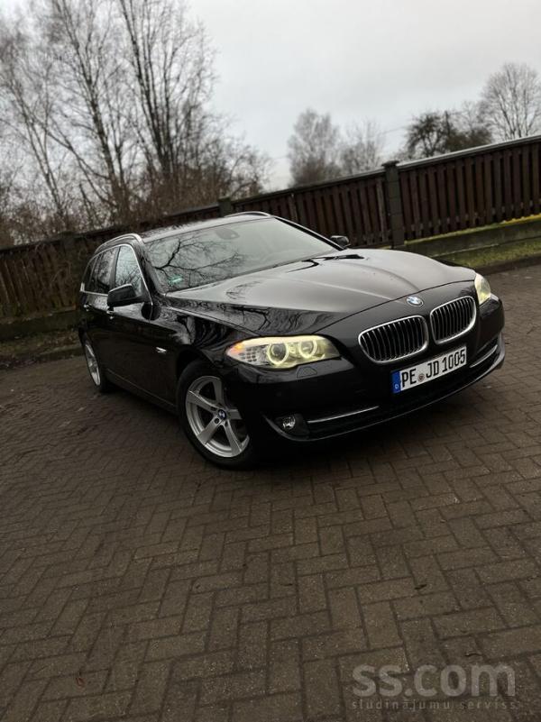Black BMW 530 2012 in Riga, with an engine capacity of 3.00 L and mileage of 268 thousand km for 8490 €, photo 3 on AUTOMOTO.COM.LV