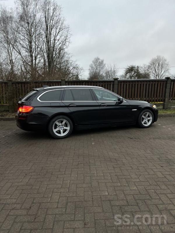 Black BMW 530 2012 in Riga, with an engine capacity of 3.00 L and mileage of 268 thousand km for 8490 €, photo 6 on AUTOMOTO.COM.LV