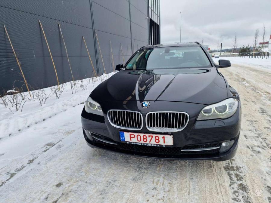 Black BMW 530 2012 in Vilnius, with an engine capacity of 3.00 L and mileage of 217 thousand km for 7999 €, photo 3 on AUTOMOTO.COM.LV