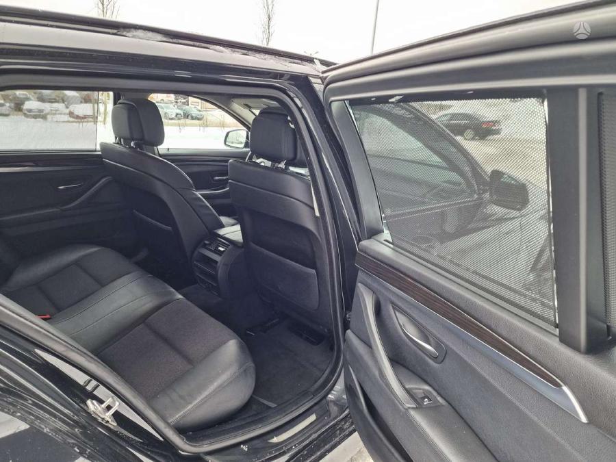 Black BMW 530 2012 in Vilnius, with an engine capacity of 3.00 L and mileage of 217 thousand km for 7999 €, photo 18 on AUTOMOTO.COM.LV
