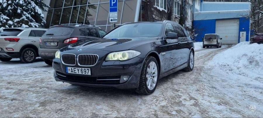 Black BMW 530 2012 in Vilnius, with an engine capacity of 3.00 L and mileage of 285 thousand km for 6999 €, photo 1 on AUTOMOTO.COM.LV