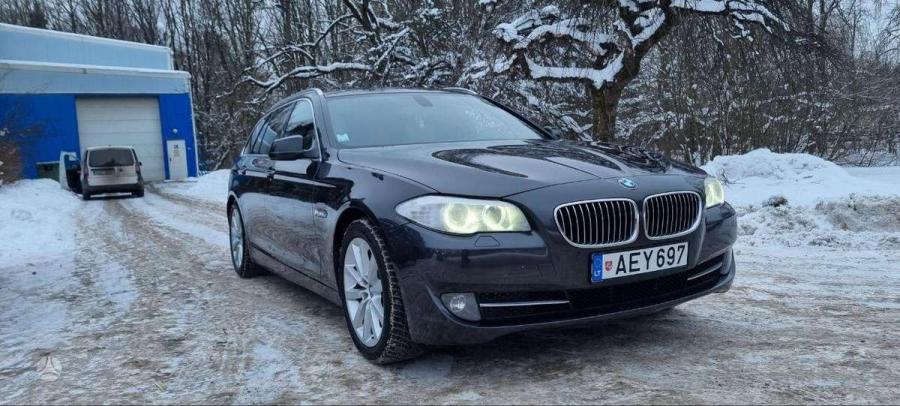 Black BMW 530 2012 in Vilnius, with an engine capacity of 3.00 L and mileage of 285 thousand km for 6999 €, photo 2 on AUTOMOTO.COM.LV