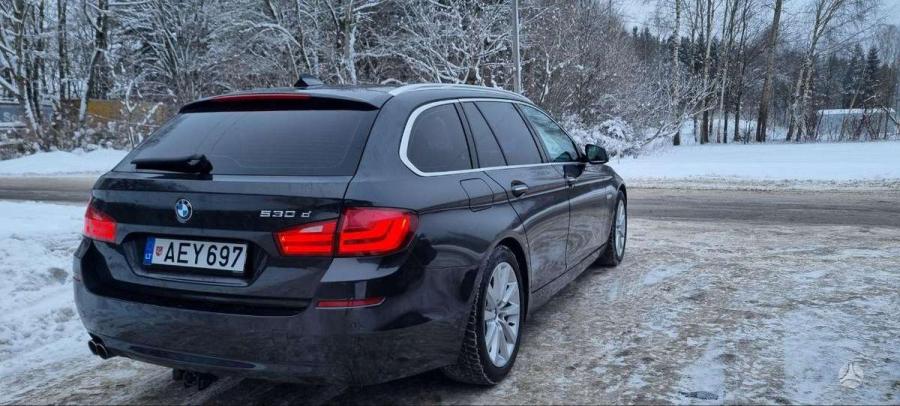 Black BMW 530 2012 in Vilnius, with an engine capacity of 3.00 L and mileage of 285 thousand km for 6999 €, photo 5 on AUTOMOTO.COM.LV