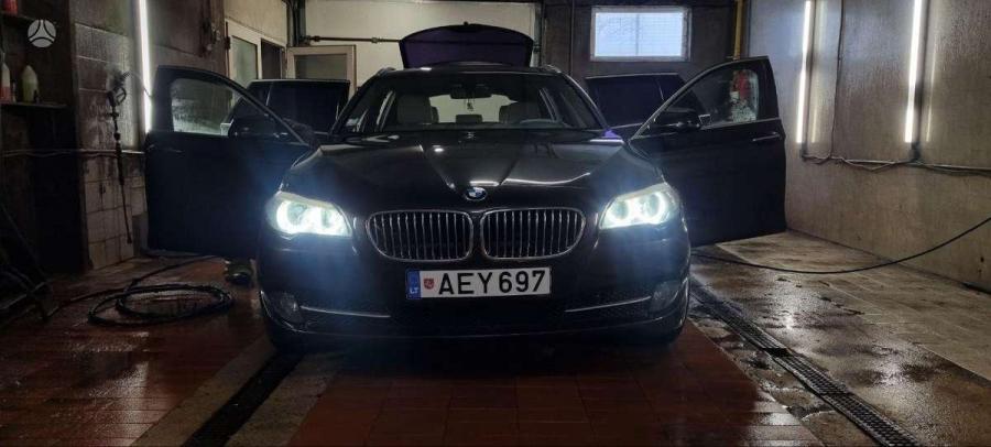 Black BMW 530 2012 in Vilnius, with an engine capacity of 3.00 L and mileage of 285 thousand km for 6999 €, photo 11 on AUTOMOTO.COM.LV