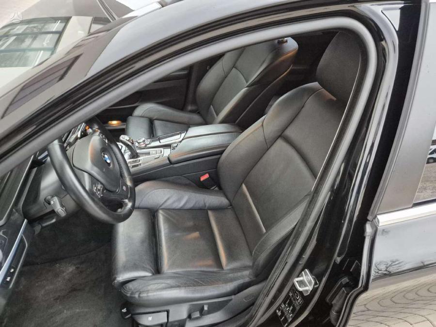 Black BMW 530 2012 in Marijampole, with an engine capacity of 2.99 L and mileage of 228 thousand km for 7500 €, photo 16 on AUTOMOTO.COM.LV