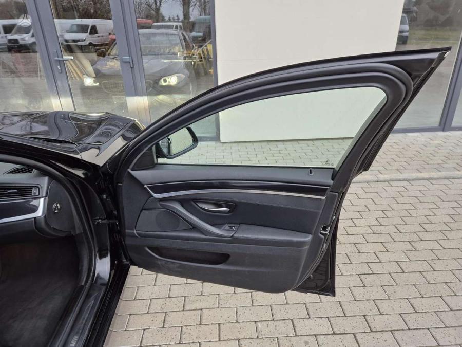 Black BMW 530 2012 in Marijampole, with an engine capacity of 2.99 L and mileage of 228 thousand km for 7500 €, photo 21 on AUTOMOTO.COM.LV