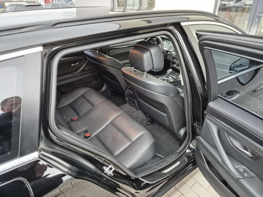 Black BMW 530 2012 in Marijampole, with an engine capacity of 2.99 L and mileage of 228 thousand km for 7500 €, photo 22 on AUTOMOTO.COM.LV