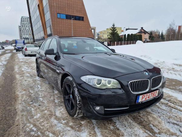 Black BMW 530 2012 in Vilnius, with an engine capacity of 3.00 L and mileage of 240 thousand km for 7690 €, photo 4 on AUTOMOTO.COM.LV