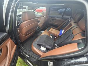 Black BMW 530 2012 in Riga, with an engine capacity of 3.00 L and mileage of 330 thousand km for 5000 €, photo 5 on AUTOMOTO.COM.LV