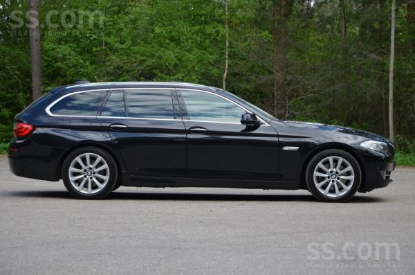 Black BMW 530 2012 in Riga, with an engine capacity of 3.00 L and mileage of 226 thousand km for 11990 €, photo 10 on AUTOMOTO.COM.LV