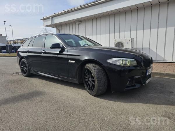 Black BMW 530 2012 in Riga, with an engine capacity of 3.00 L and mileage of 287 thousand km for 7790 €, photo 3 on AUTOMOTO.COM.LV
