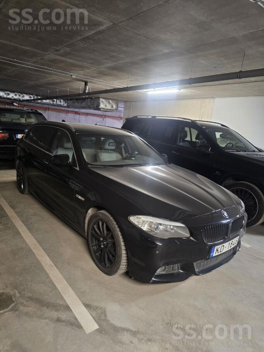 Black BMW 530 2012 in Riga, with an engine capacity of 3.00 L and mileage of 287 thousand km for 7790 €, photo 10 on AUTOMOTO.COM.LV