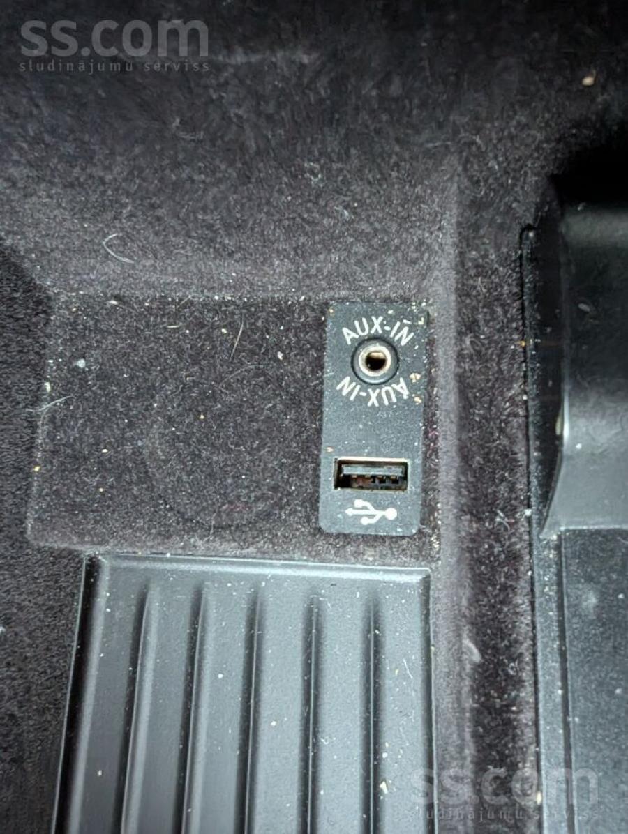 Black BMW 530 2012 in Riga, with an engine capacity of 3.00 L and mileage of 405 thousand km for 6000 €, photo 15 on AUTOMOTO.COM.LV