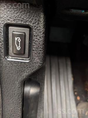 Black BMW 530 2012 in Riga, with an engine capacity of 3.00 L and mileage of 405 thousand km for 6000 €, photo 17 on AUTOMOTO.COM.LV