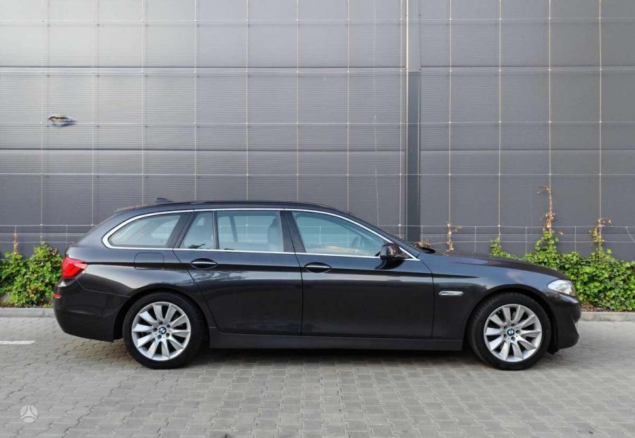 Black BMW 530 2012 in Klaipeda, with an engine capacity of 2.99 L and mileage of 350 thousand km for 7950 €, photo 13 on AUTOMOTO.COM.LV