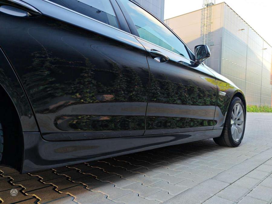 Black BMW 530 2012 in Klaipeda, with an engine capacity of 2.99 L and mileage of 350 thousand km for 7950 €, photo 24 on AUTOMOTO.COM.LV