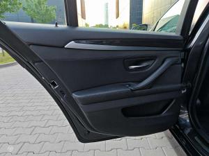 Black BMW 530 2012 in Klaipeda, with an engine capacity of 2.99 L and mileage of 350 thousand km for 7950 €, photo 28 on AUTOMOTO.COM.LV