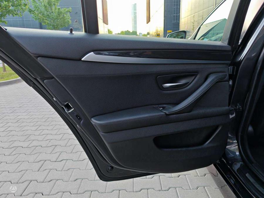 Black BMW 530 2012 in Klaipeda, with an engine capacity of 2.99 L and mileage of 350 thousand km for 7950 €, photo 28 on AUTOMOTO.COM.LV