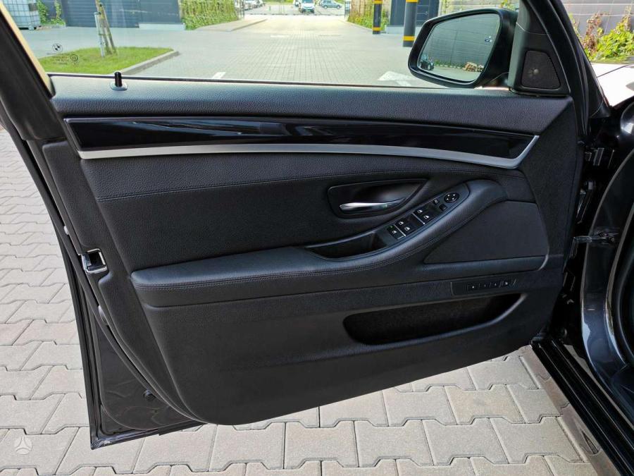 Black BMW 530 2012 in Klaipeda, with an engine capacity of 2.99 L and mileage of 350 thousand km for 7950 €, photo 30 on AUTOMOTO.COM.LV