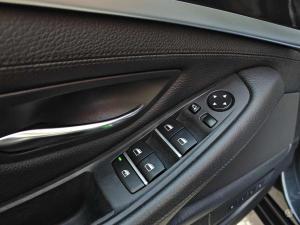 Black BMW 530 2012 in Klaipeda, with an engine capacity of 2.99 L and mileage of 350 thousand km for 7950 €, photo 31 on AUTOMOTO.COM.LV