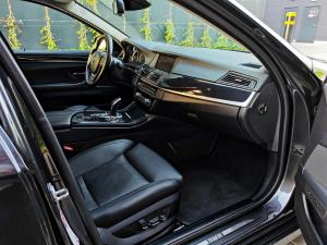 Black BMW 530 2012 in Klaipeda, with an engine capacity of 2.99 L and mileage of 350 thousand km for 7950 €, photo 44 on AUTOMOTO.COM.LV