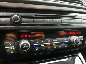 Melns BMW 530 2012 Kuldīga, ar dzinēja tilpumu 3.00 L un nobraukumu 269 tūkst. km par 9990 €, foto 14 vietnē AUTOMOTO.COM.LV