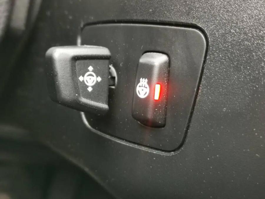 Melns BMW 530 2012 Kuldīga, ar dzinēja tilpumu 3.00 L un nobraukumu 269 tūkst. km par 9990 €, foto 18 vietnē AUTOMOTO.COM.LV