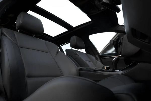 Black BMW 530 2012 in Jelgava, with an engine capacity of 3.00 L and mileage of 283 thousand km for 11900 €, photo 9 on AUTOMOTO.COM.LV