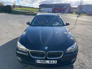 Melns BMW 530 2012 Kauņa, ar dzinēja tilpumu 2.99 L un nobraukumu 363 tūkst. km par 7500 €, foto 25 vietnē AUTOMOTO.COM.LV