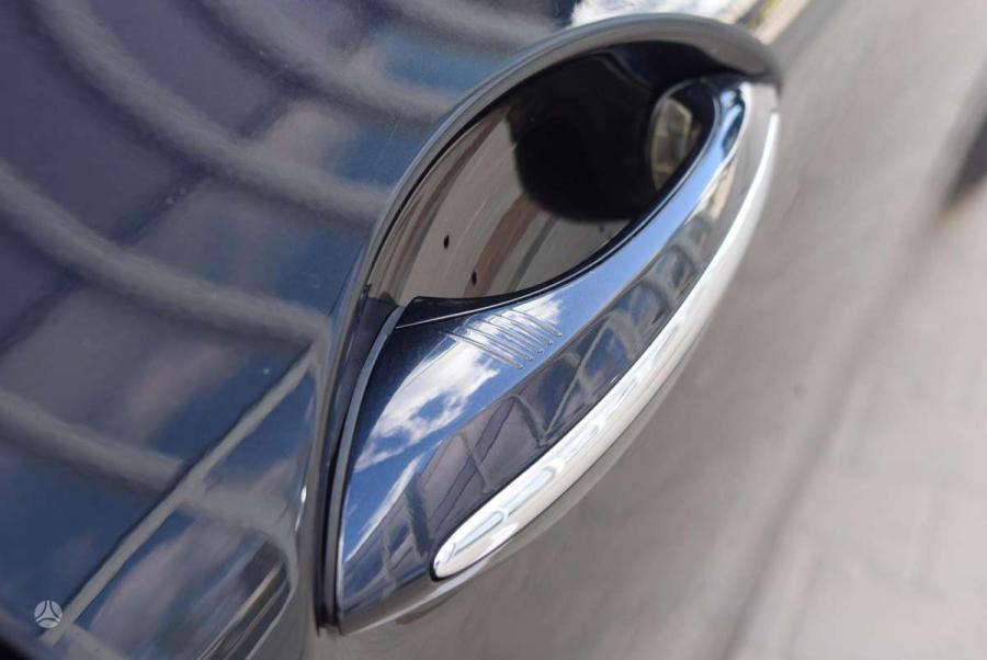 Black BMW 530 2012 in Vilnius, with an engine capacity of 2.99 L and mileage of 290 thousand km for 9950 €, photo 10 on AUTOMOTO.COM.LV