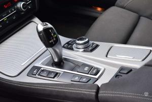 Black BMW 530 2012 in Vilnius, with an engine capacity of 2.99 L and mileage of 290 thousand km for 9950 €, photo 15 on AUTOMOTO.COM.LV