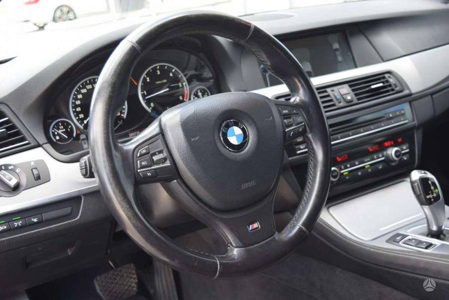 Black BMW 530 2012 in Vilnius, with an engine capacity of 2.99 L and mileage of 290 thousand km for 9950 €, photo 16 on AUTOMOTO.COM.LV