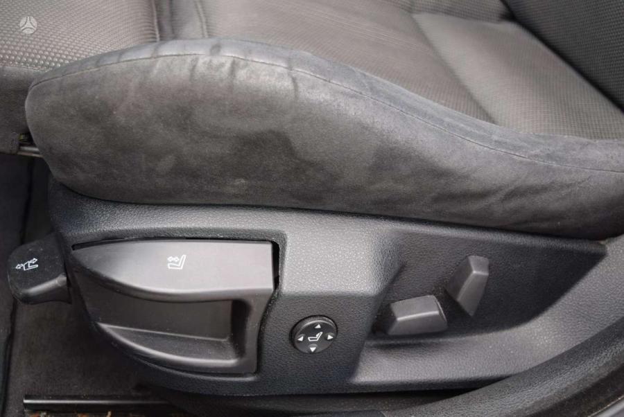 Black BMW 530 2012 in Vilnius, with an engine capacity of 2.99 L and mileage of 290 thousand km for 9950 €, photo 17 on AUTOMOTO.COM.LV
