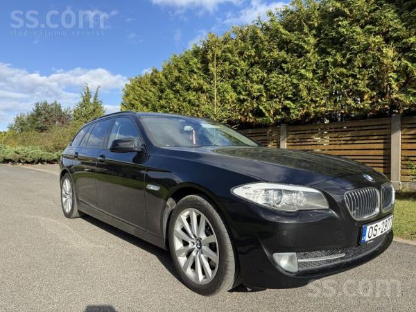 BMW 530 2012 in Riga on AUTOMOTO.COM.LV Black BMW 530 2012 in Riga, with an engine capacity of 3.00 L and mileage of 275 thousand km for 10500 €, photo 3 on AUTOMOTO.COM.LV
